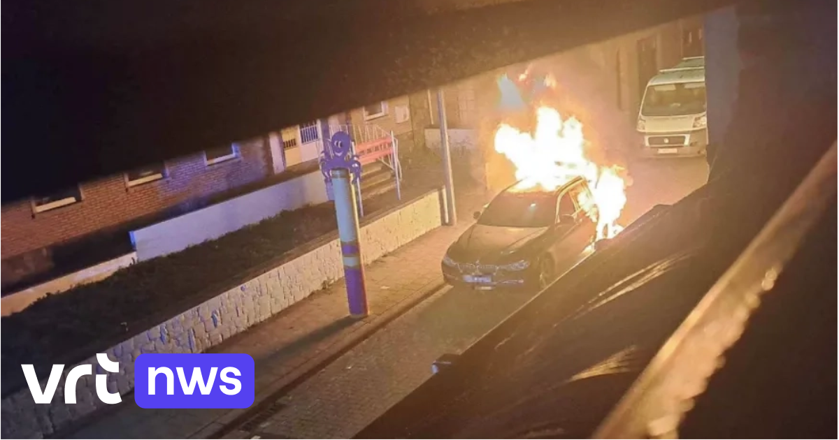 Auto volledig uitgebrand in Tisselt, kwaad opzet wordt niet uitgesloten | VRT NWS: nieuws