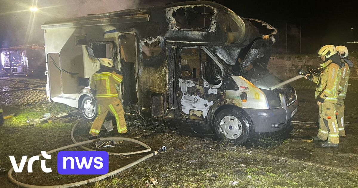 Mobilhome brandt uit aan station Ieper, vermoeden van kwaad opzet | VRT ...