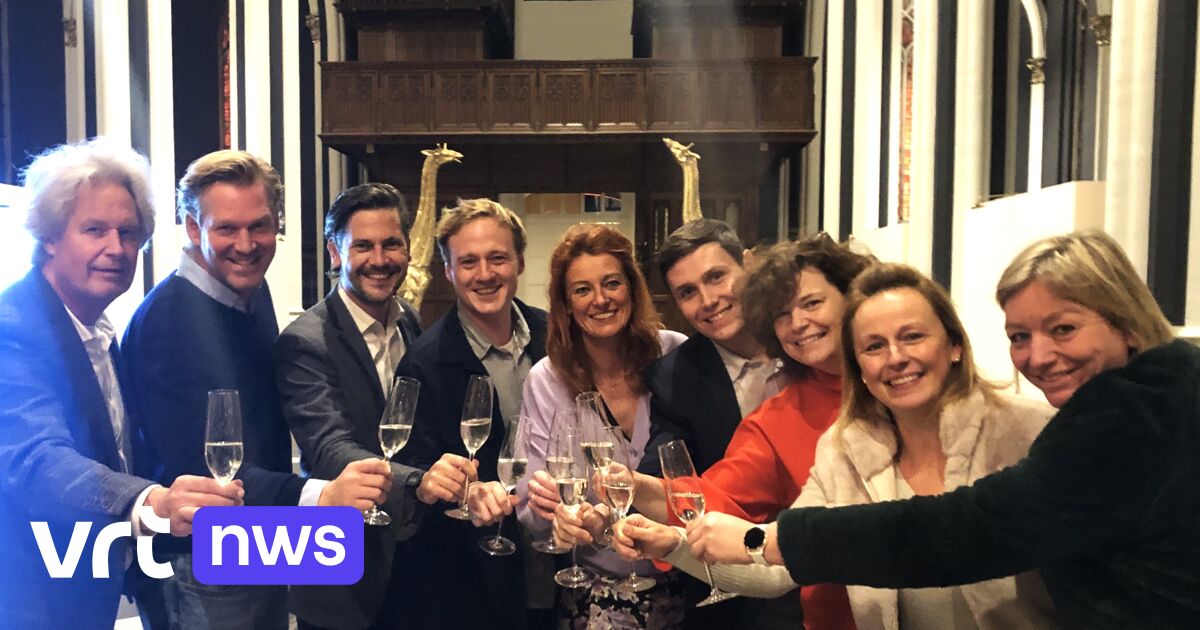 Nieuw stadsbestuur in Kortrijk met TBSK, N-VA en Vooruit voorgesteld: Vincent Van Quickenborne ...