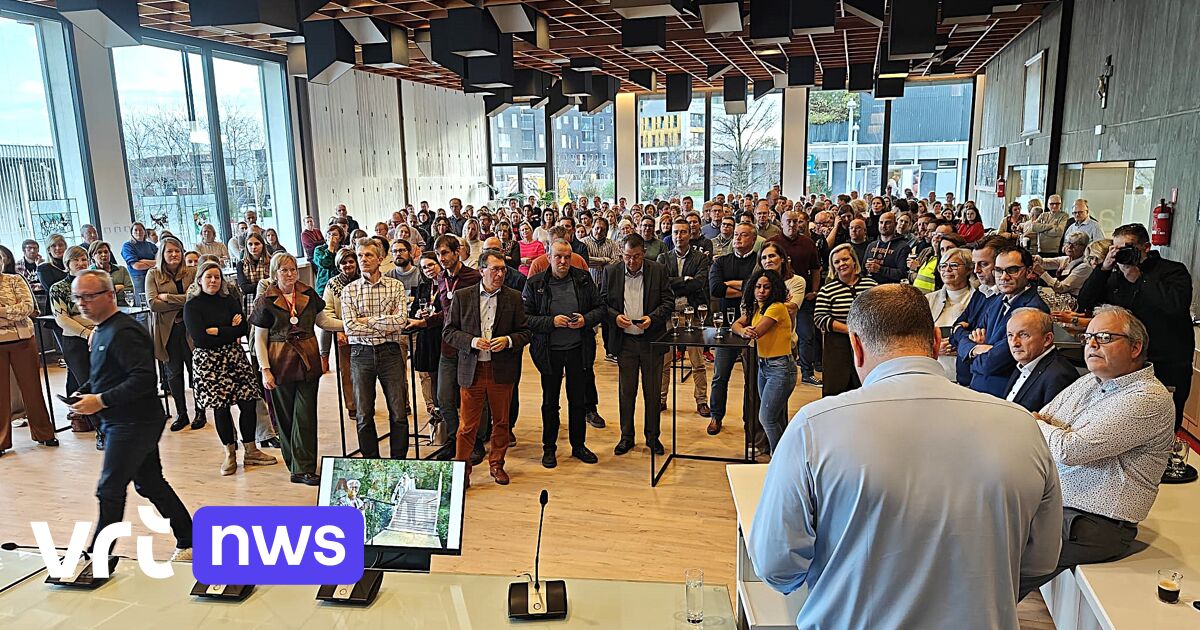 Afscheidnemend burgemeester van Waregem Kurt Vanryckeghem trakteert ...