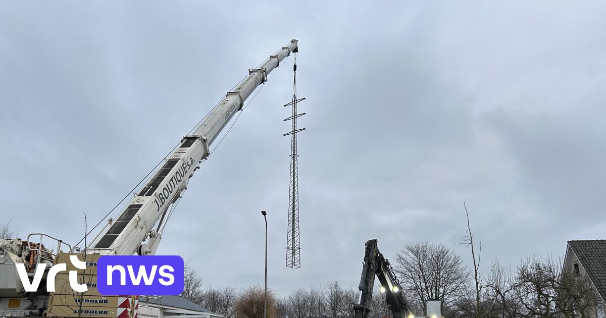 Oude hoogspanningslijn tussen Zwevegem en Moeskroen afgebroken, 58 masten verwijderd | VRT NWS ...