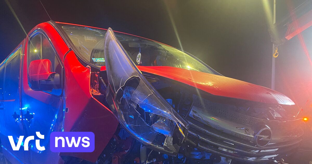 Persoon in levensgevaar en verschillende gewonden na zware frontale botsing met spookrijder in ...