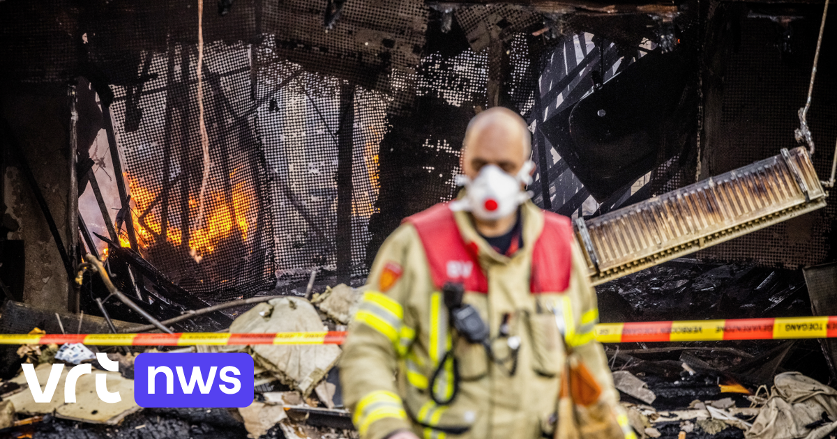 Grote brand in Arnhem onder controle, maar nog niet volledig geblust | VRT NWS: nieuws