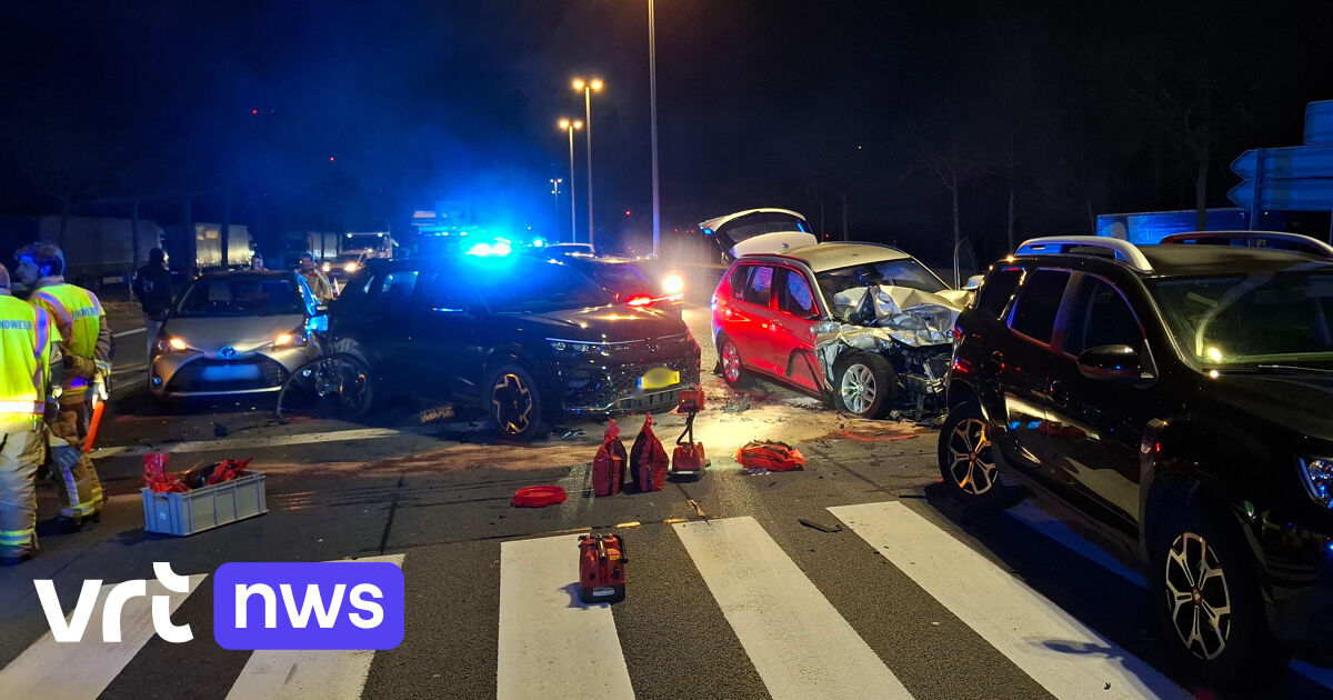 Kettingbotsing aan verkeerslichten bij kruispunt op E34 in Kaprijke: 5 gewonden naar het ...