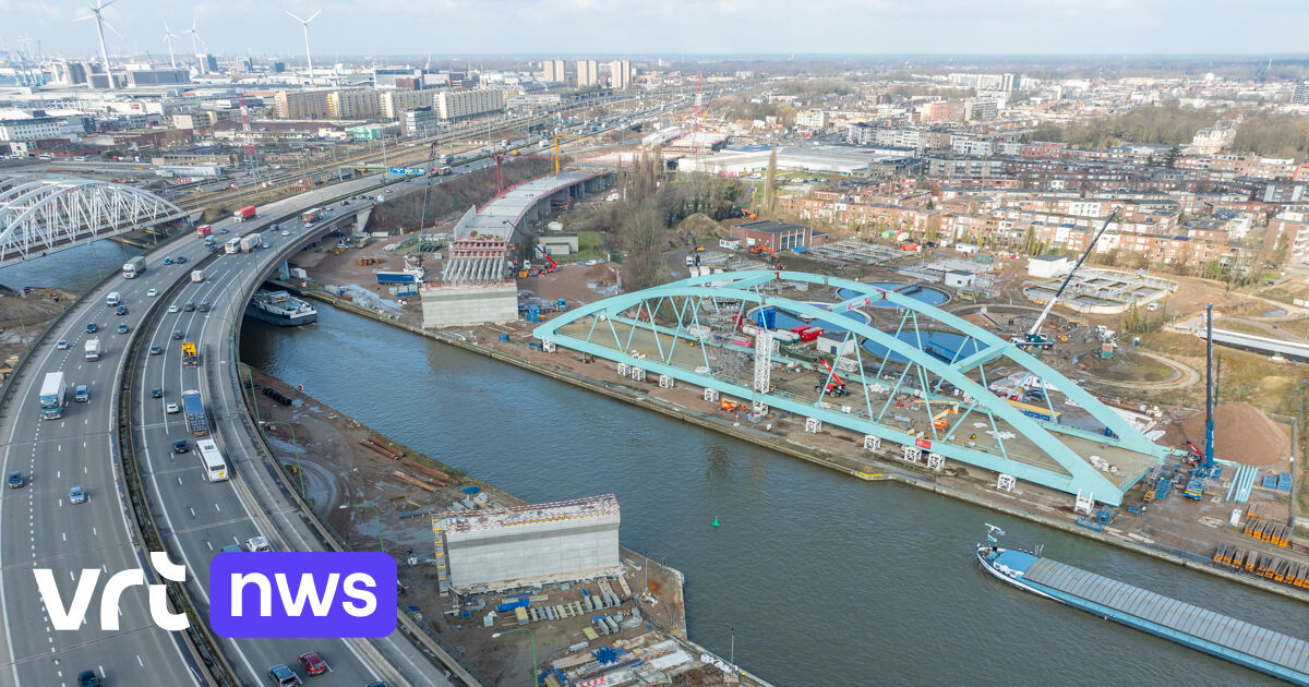 Tijdelijke snelweg naast Antwerpse ring krijgt vorm met plaatsing brug over Albertkanaal | VRT ...