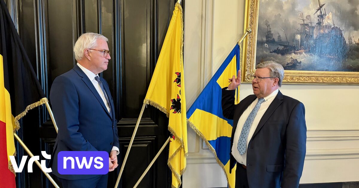 Koenraad Degroote legt eed af als burgemeester van Dentergem, ondanks ...