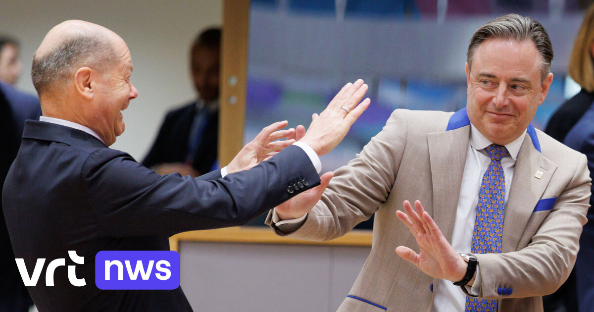 Het (Antwerpse) verhaal achter de opvallende kostuums van premier Bart De Wever | VRT NWS: nieuws