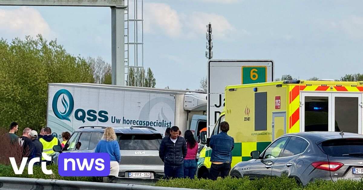 Autoweg A10 tussen Oostende en Jabbeke versperd door ongeval met ...