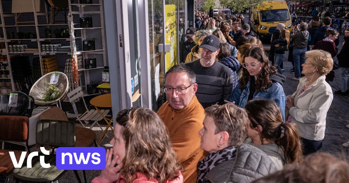 Long queues for clearance sale at Casa interior design stores | VRT NWS ...