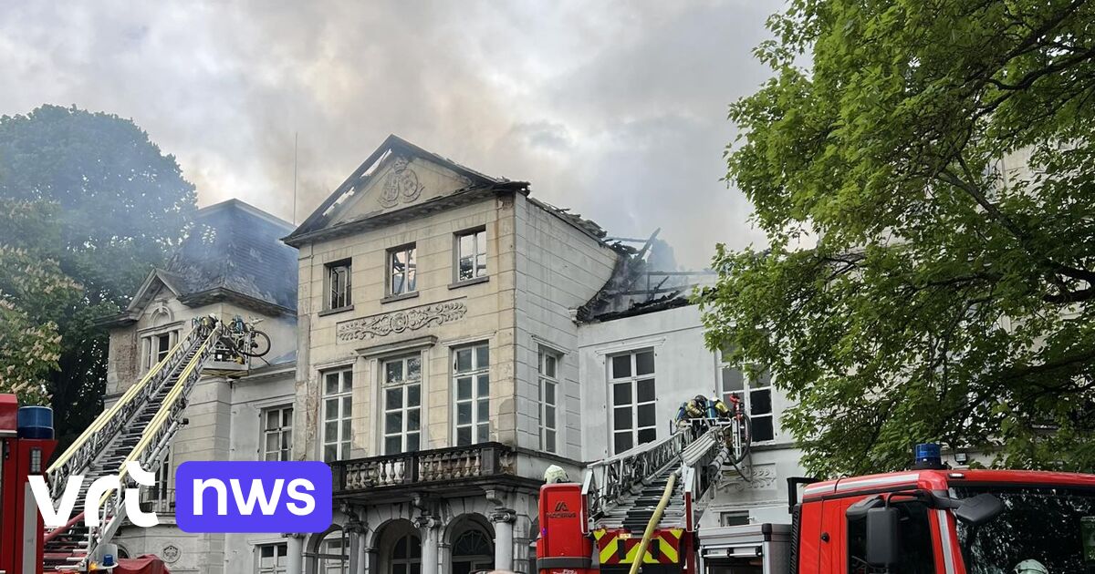 Felle brand in historische kasteel De Varens in Melle: aanzienlijke schade, oorzaak nog onbekend ...