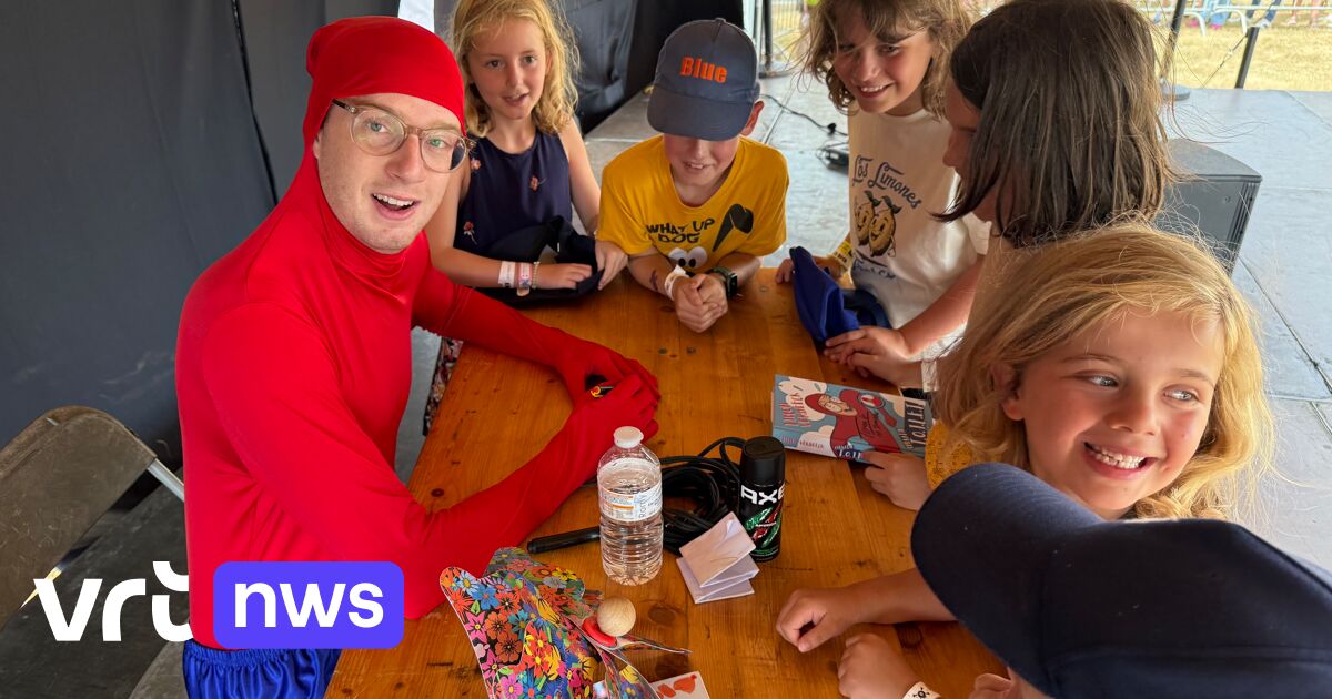 Kinderen schuiven aan om YouTube-idool Timon Verbeeck te ontmoeten op ...
