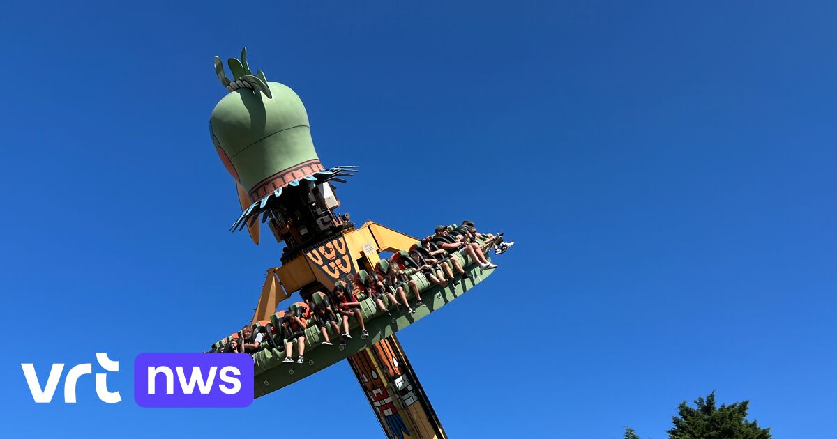 Dertig bezoekers zitten tijdlang vast in defecte attractie in pretpark ...