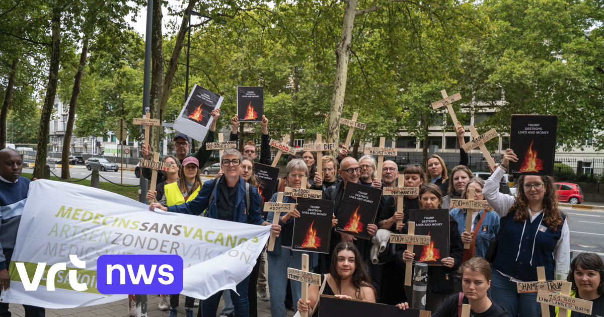 Sensoa en 11.11.11 protesteren aan Amerikaanse ambassade tegen ...
