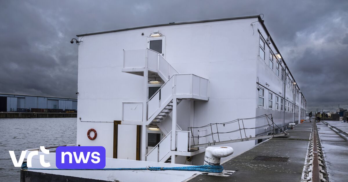 Prison boat an option to ease overcrowding? | VRT NWS: news