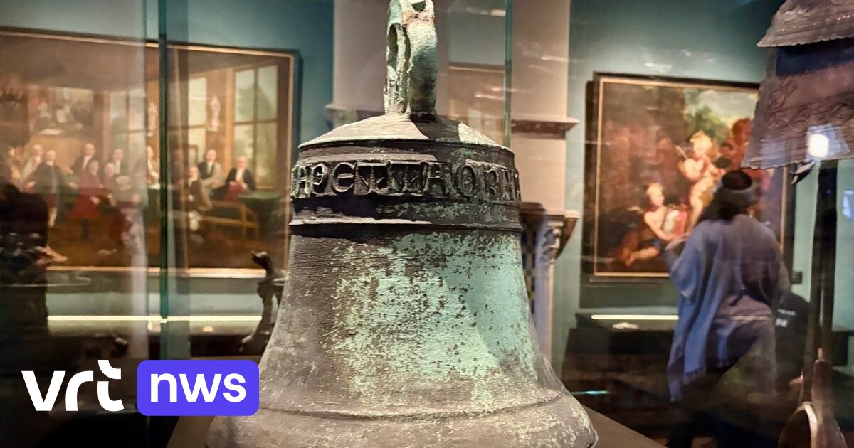Flanders’ oldest bell discovered in a Bruges back garden | VRT NWS: news