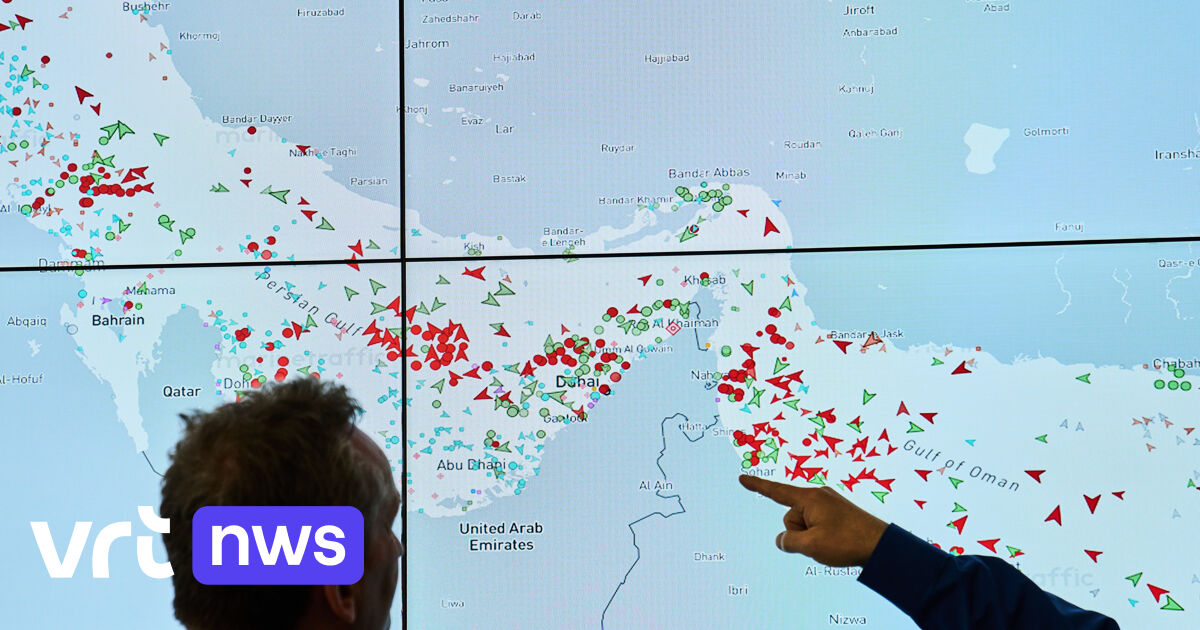 LIVE Iran verklaart Straat van Hormuz weer helemaal open, Trump weigert ...