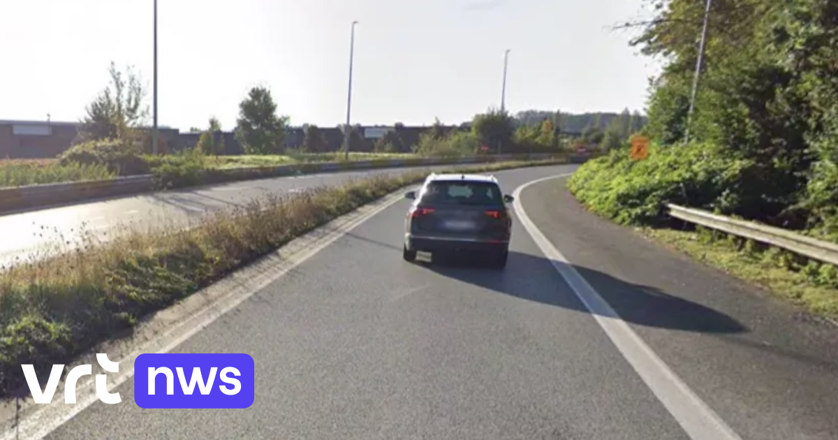 Bestuurders verliezen rijbewijs nadat ze anonieme politieauto rechts ...