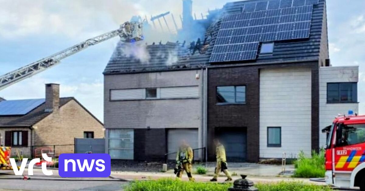 Blikseminslag verwoest dak van woning in Zemst-Laar: bewoners tijdelijk ...
