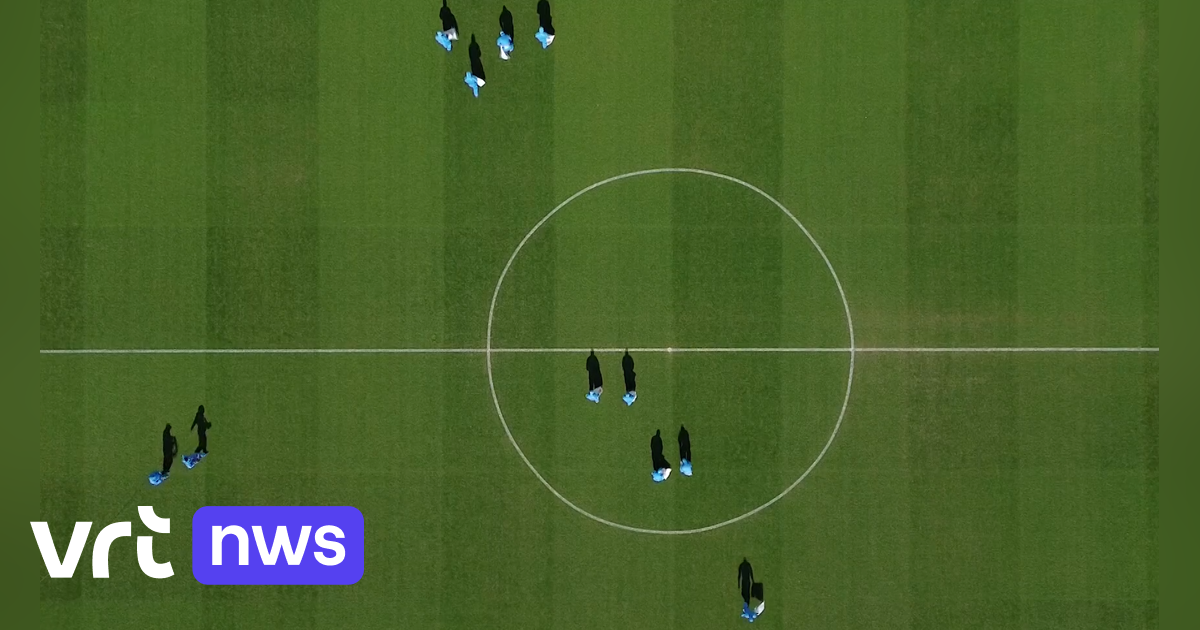 Brandresten worden opgeruimd op speelveld van Jan Breydelstadion voor ...