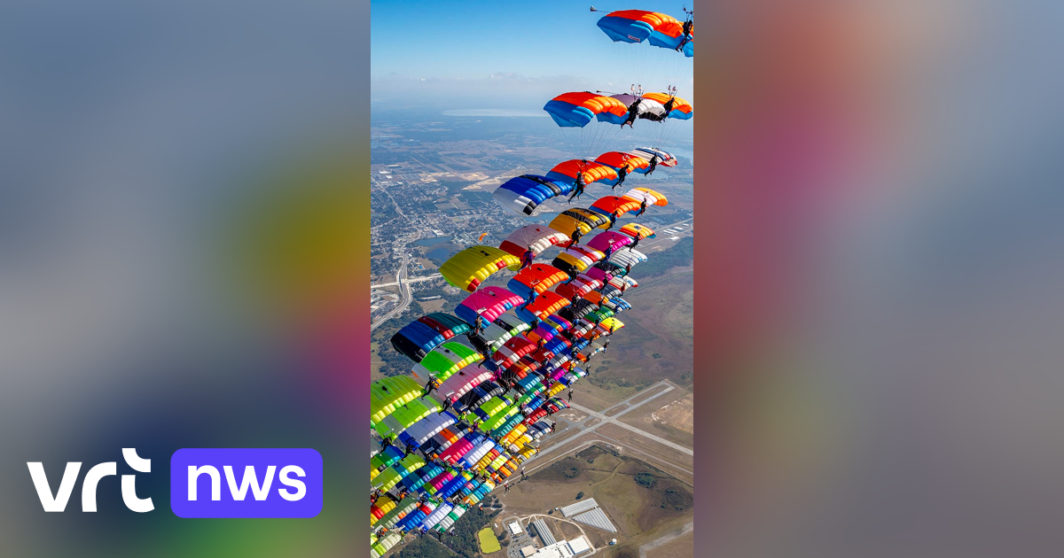 VIDEO Nieuw wereldrecord parachutespringen | VRT NWS Nieuws