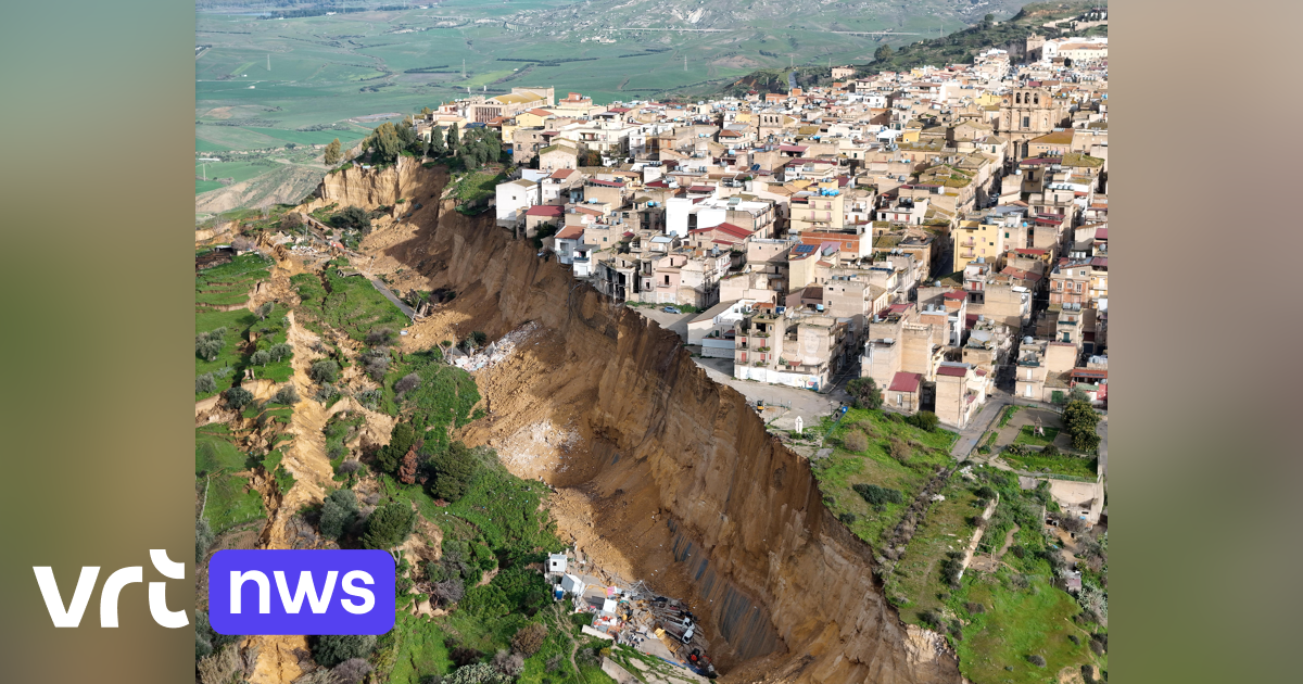 VIDEO Enorme aardverschuiving bedreigt stadje op Sicilië | VRT NWS Nieuws