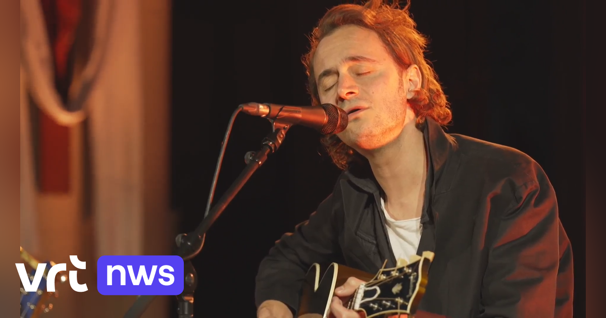VIDEO "Heel stil en vredig", Tom Smith (Editors) speelt intiem ...