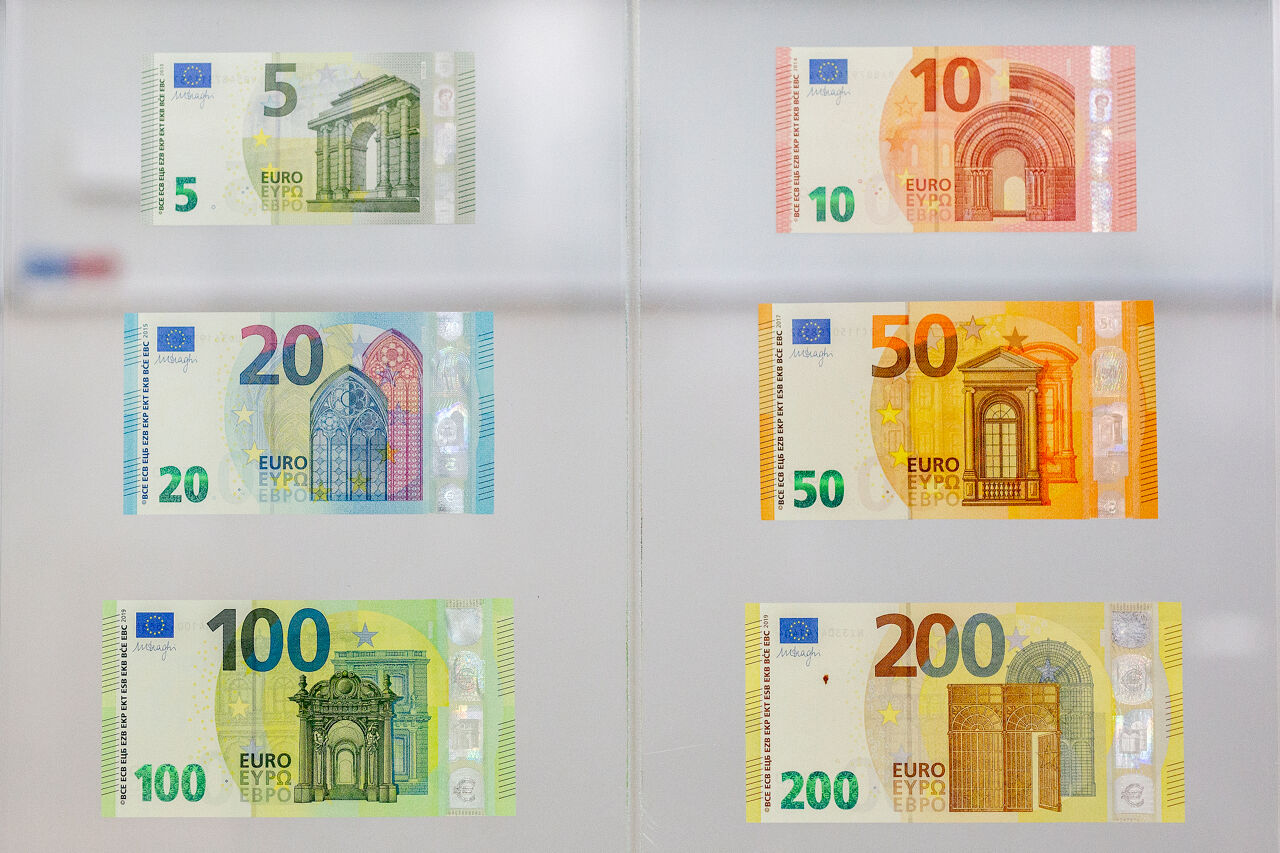 Nieuwe briefjes van 100 en 200 euro passen beter in uw portefeuille ...