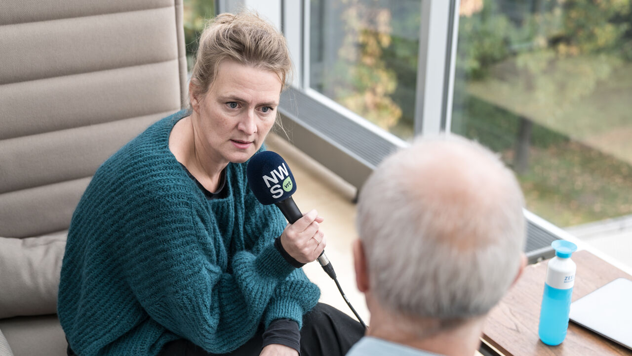 Podcast De Tijdschijf: Ruth Joos duikt in haar platenkast en selecteert ...