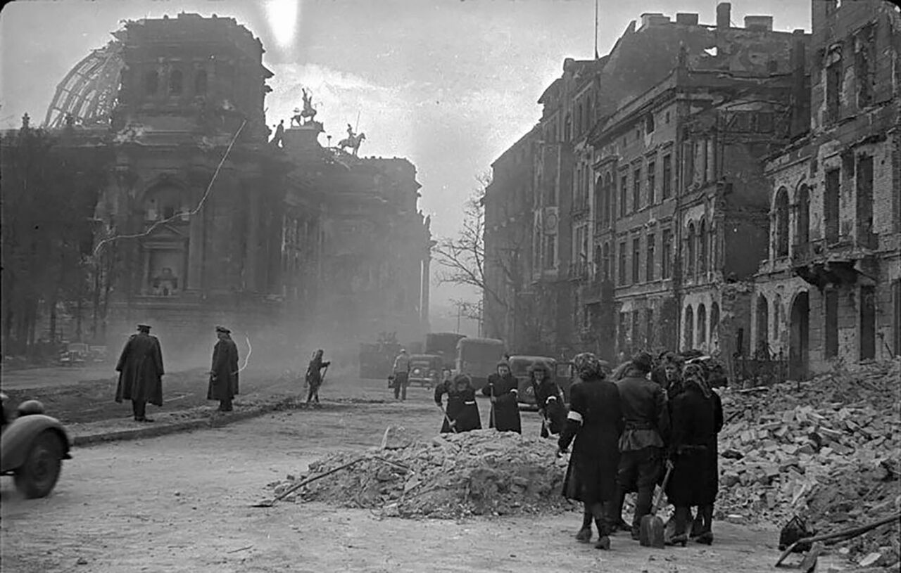 75 jaar geleden: het definitieve einde van het Duitse Rijk | VRT NWS ...