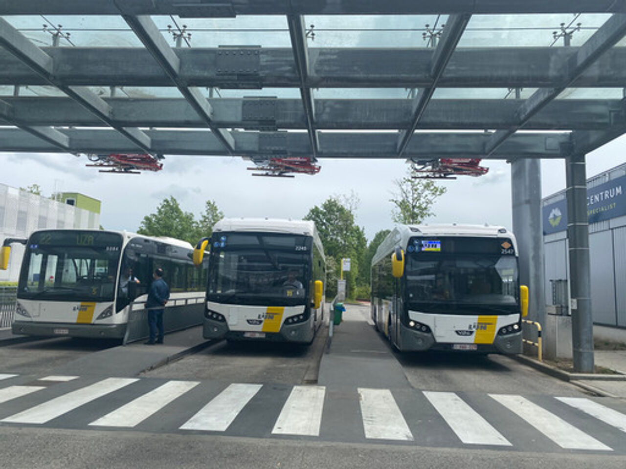 Eerste elektrische bus van De Lijn rijdt rond in Antwerpen, op lijn 17 ...
