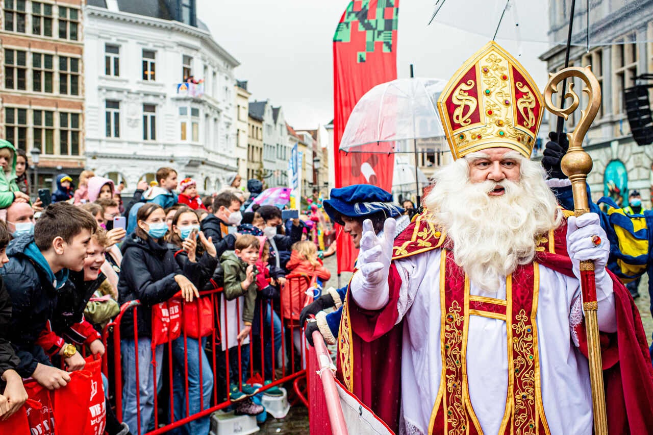 BEKIJK: Sinterklaas veilig en wel aangekomen in Antwerpen mét goed ...