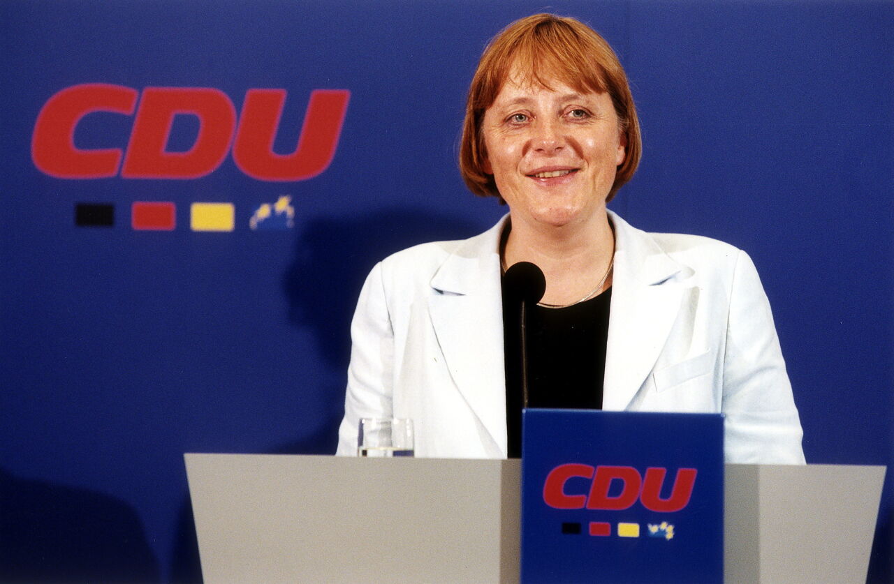 Over saunabezoeken, het werkwoord merkeln en de hond van Poetin: het ...