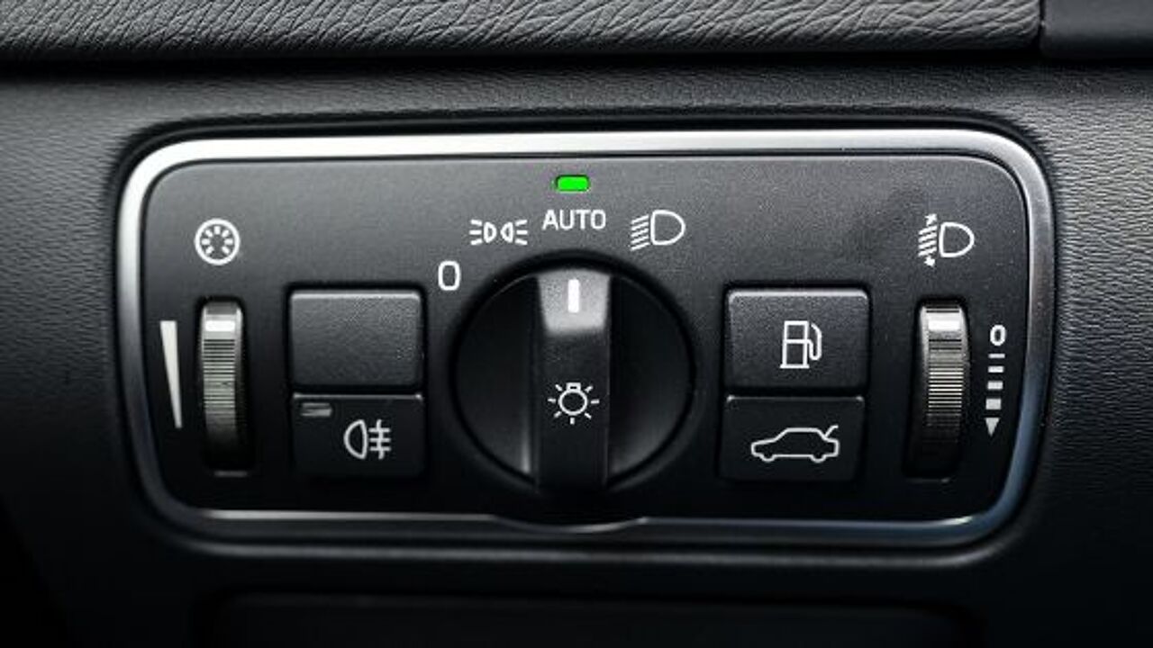 Dichte mist en slechte zichtbaarheid: wanneer gebruik je mistlichten ...