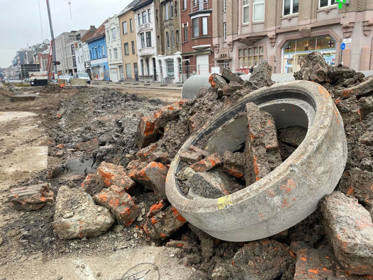 Oude riolering en personeelsuitval vertragen werken aan Dampoort in ...