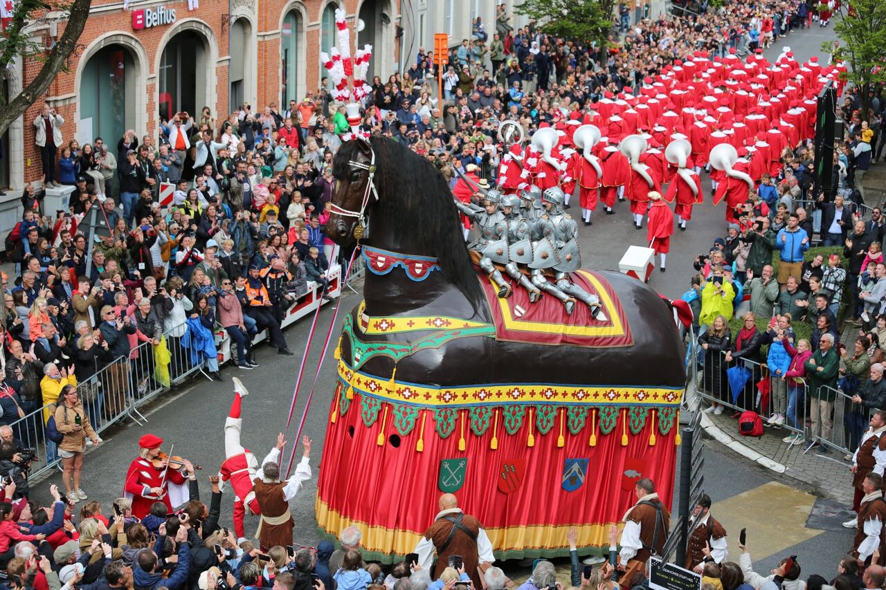 Het Ros Beiaard staat weer op stal na denderende apotheose op Grote ...