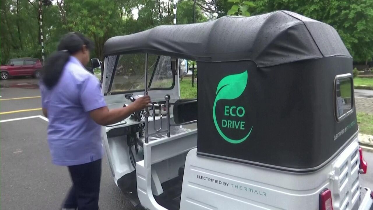 Sri Lanka wil in 5 jaar 500.000 tuktuks elektrisch laten rijden: "Goed voor het klimaat en de ...