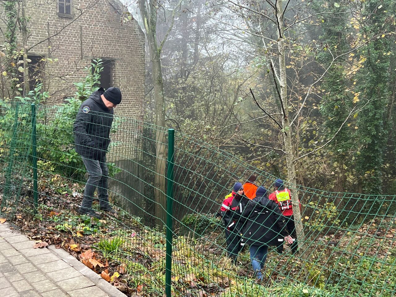 Speurders opnieuw aan het werk in bos aan woning van vermoorde advocate ...