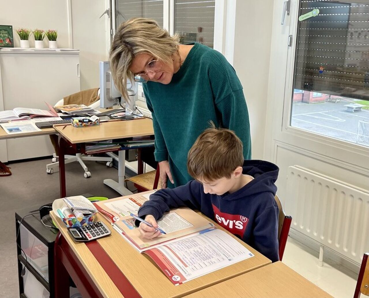 Leerkrachten uit het secundair vervangen zieke collega's in lagere ...