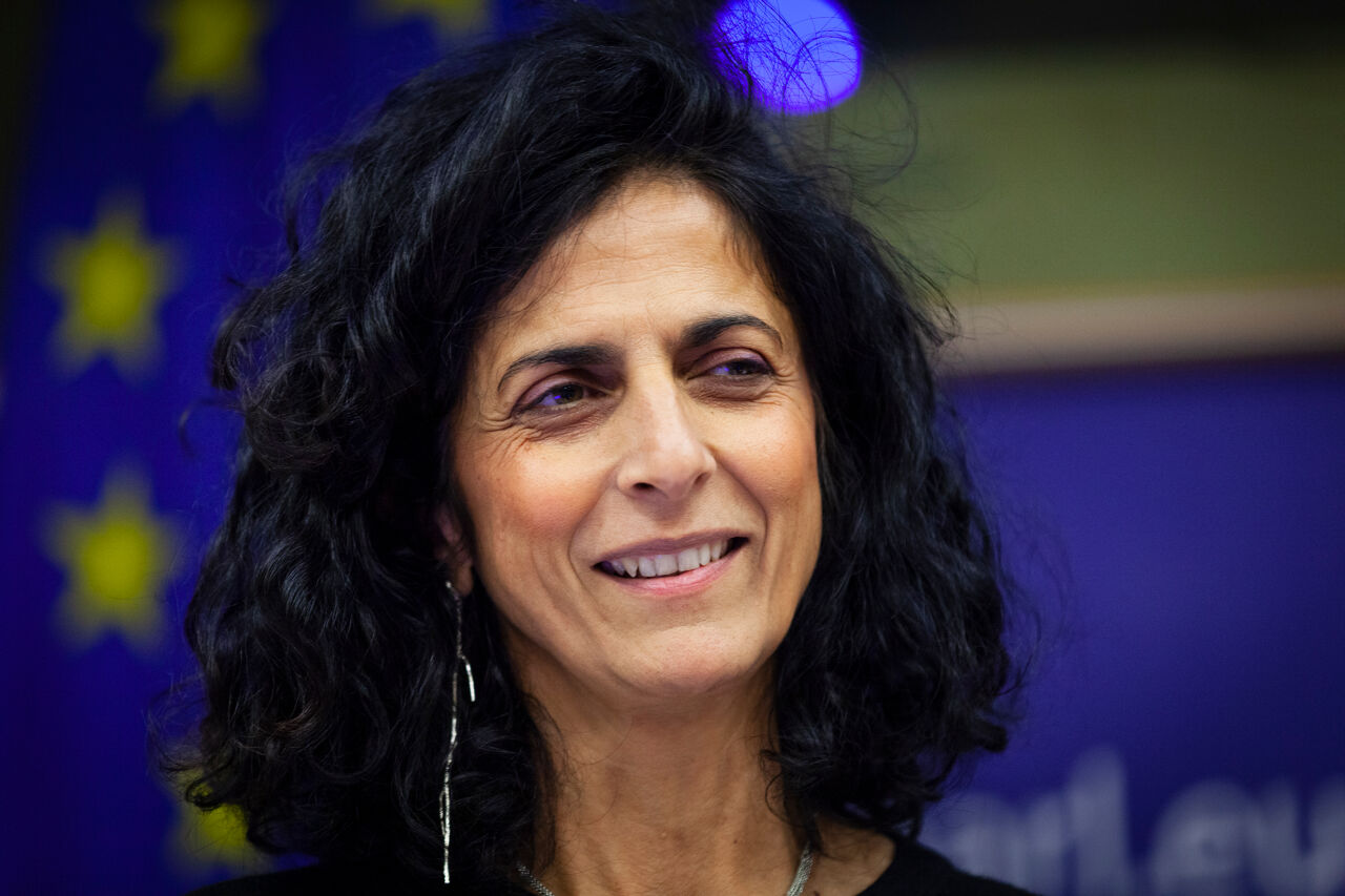 15 verdachten, onder wie zoon van oud-minister Marie Arena, opgepakt in ...