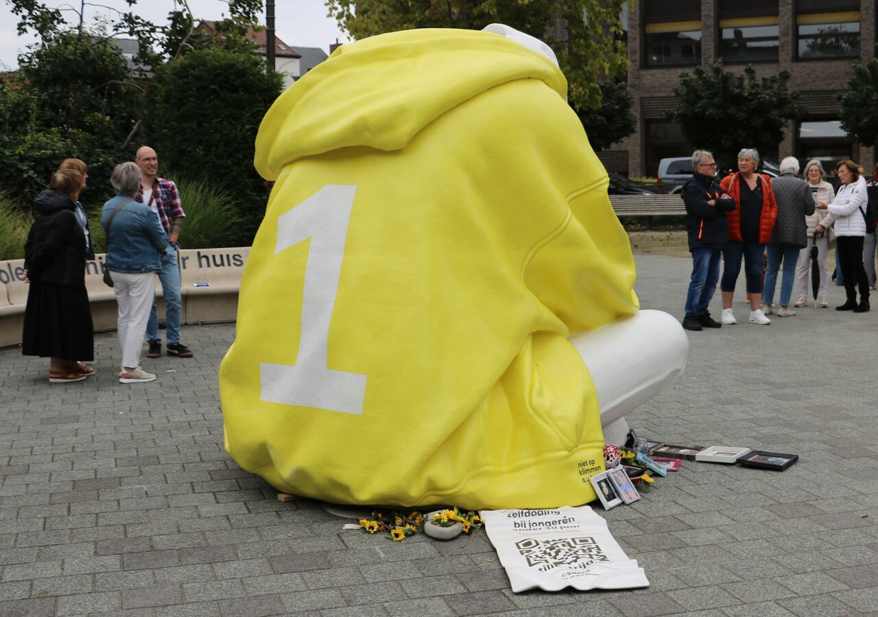 Standbeeld in Hasselt wil taboe rond depressie en zelfdoding bij ...