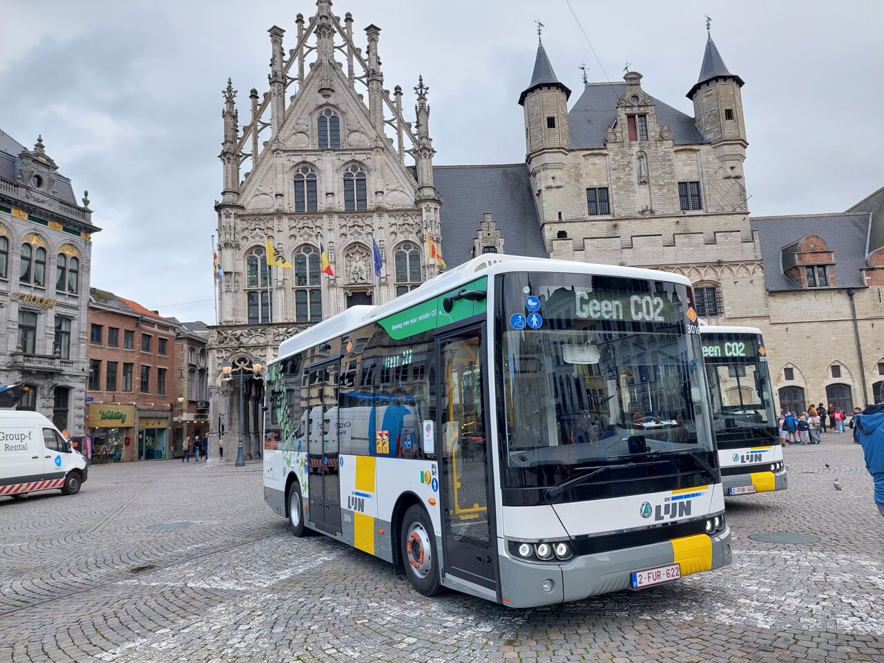 Eerste 6 elektrische bussen in Mechelen voorgesteld: "Stiller en ...