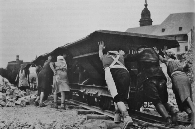 75 jaar geleden: Duitsland volledig onder geallieerd gezag | VRT NWS ...