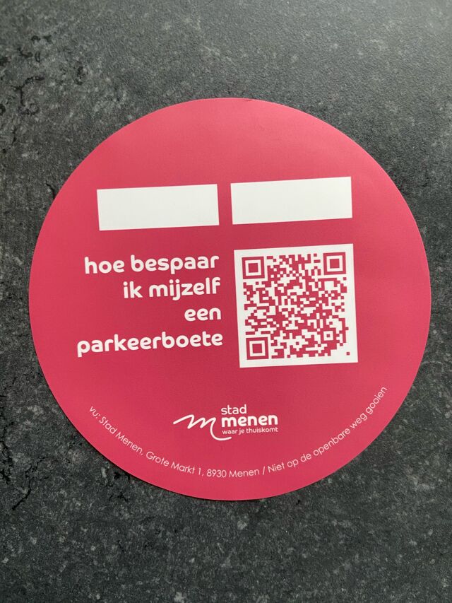 Menen start campagne met opvallende roze stickers op auto's van ...