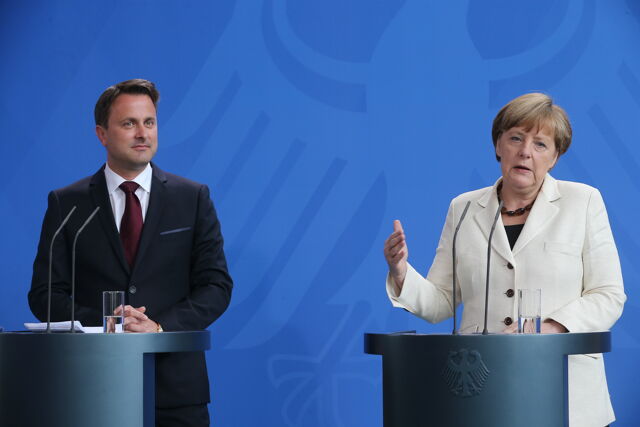 Over saunabezoeken, het werkwoord merkeln en de hond van Poetin: het ...