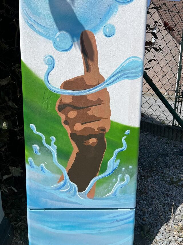 Opvallende promotiecampagne voor kraantjeswater in Peer: "Water spat ...