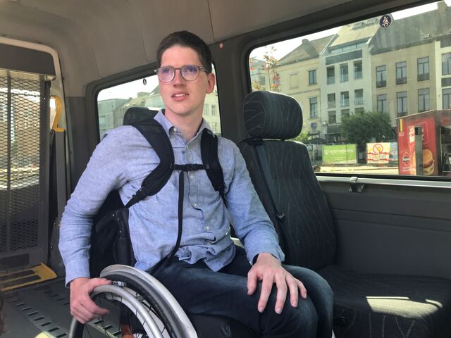 NMBS zet tientallen taxi's in voor rolstoelgebruikers door defecte ...