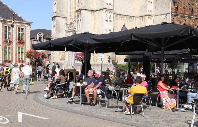 Geen uitgebreide horecaterrassen meer op Grote Markt in Diest | VRT NWS ...