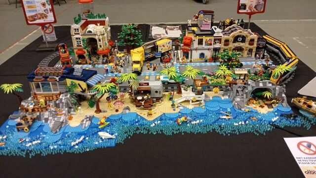 LEGO-beurs 'Kicks and Bricks' in Lommel van start: Oudsbergenaar stelt ...