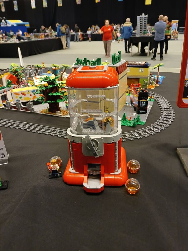 LEGO-beurs 'Kicks and Bricks' in Lommel van start: Oudsbergenaar stelt ...