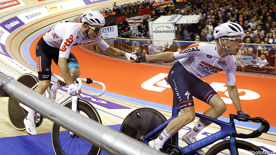BEKIJK: Stijn Steels in tranen afgevoerd na zware val in de Zesdaagse van Gent | Lotto Gentse ...